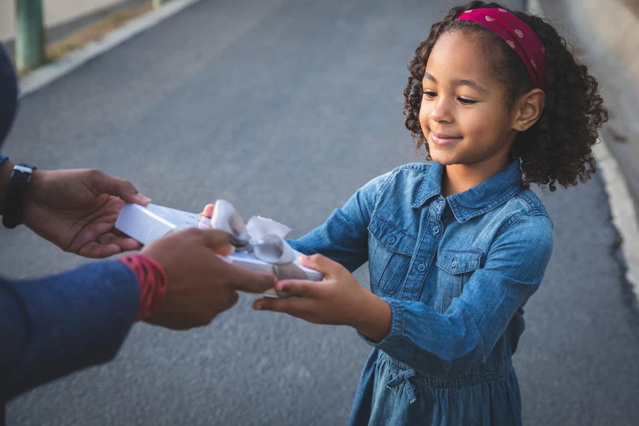 Chocolate_Gift_Giving_-_Dallmann_905x_a39129eb-ad30-4ae8-8b1f ...